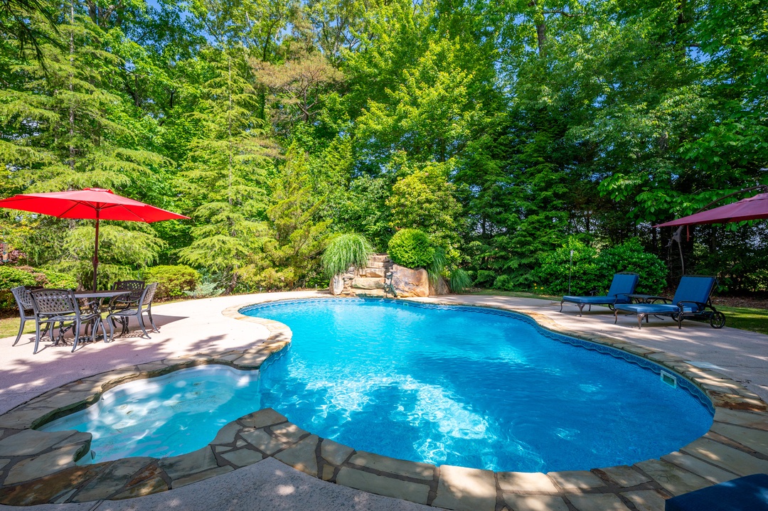 Moonlight Retreat | Private Pool Cabin Blue Ridge