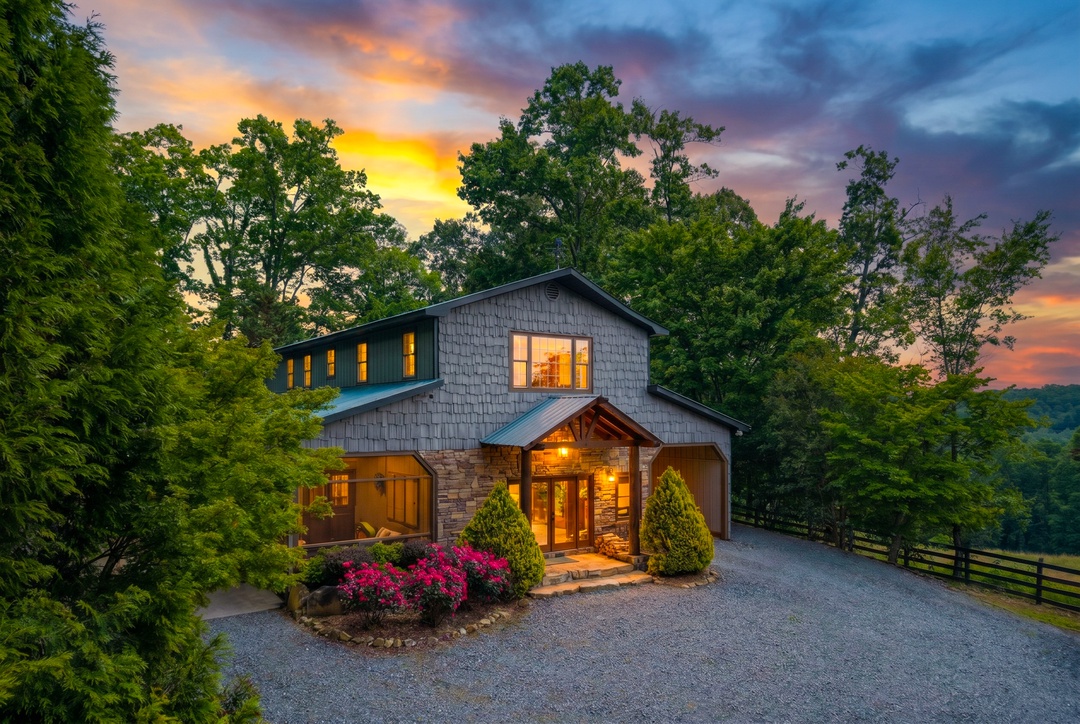 Moonlight Retreat | Private Pool Cabin Blue Ridge