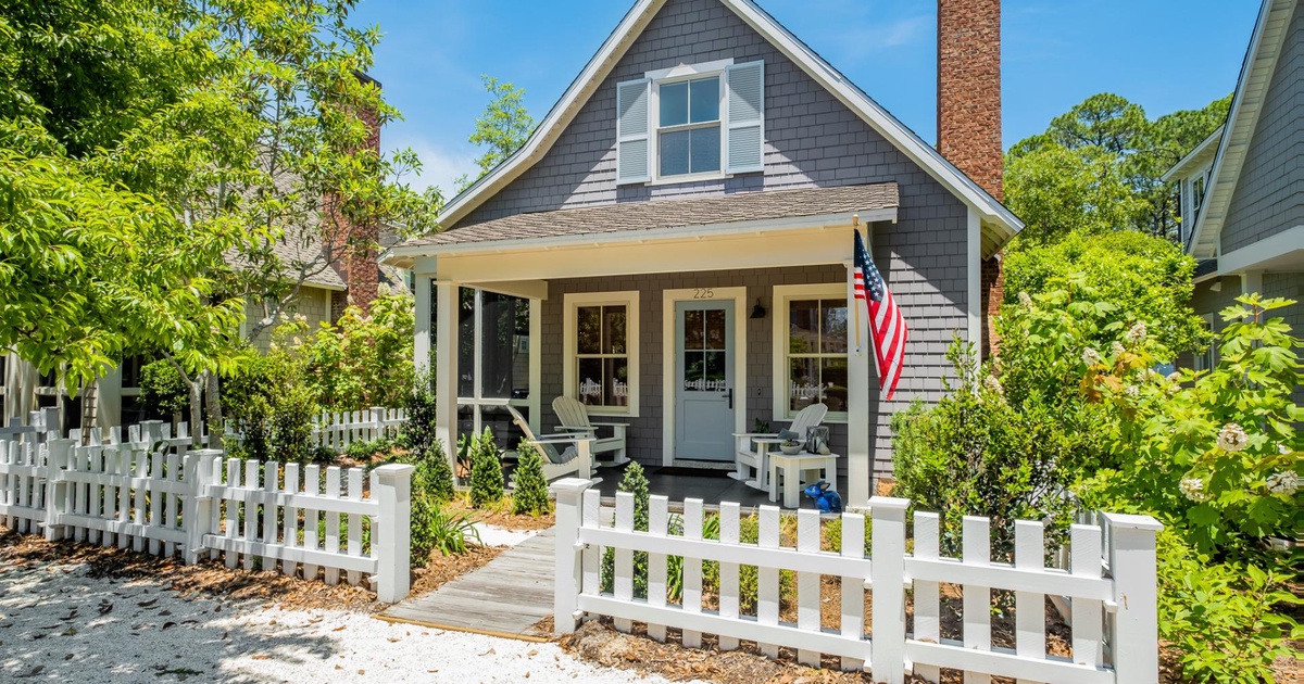 WaterSound "Bunny's Cottage" 225 Salt Box Lane