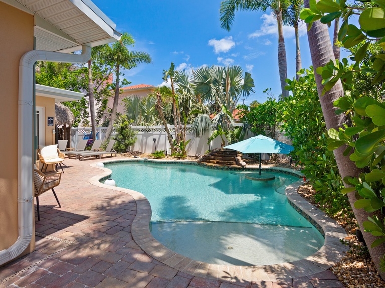 Honu Hale | Anna Maria Accommodations
