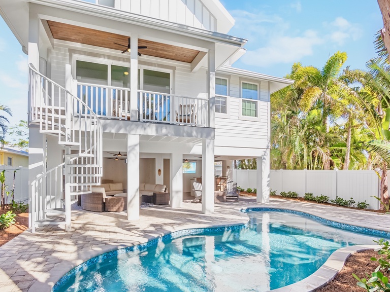 Coconut Breeze Estate | Anna Maria Paradise