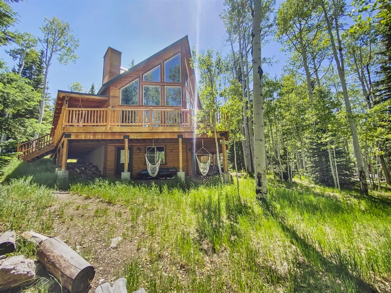 Quakie Lake Retreat | Ideal for Families & Groups | Family Time ...