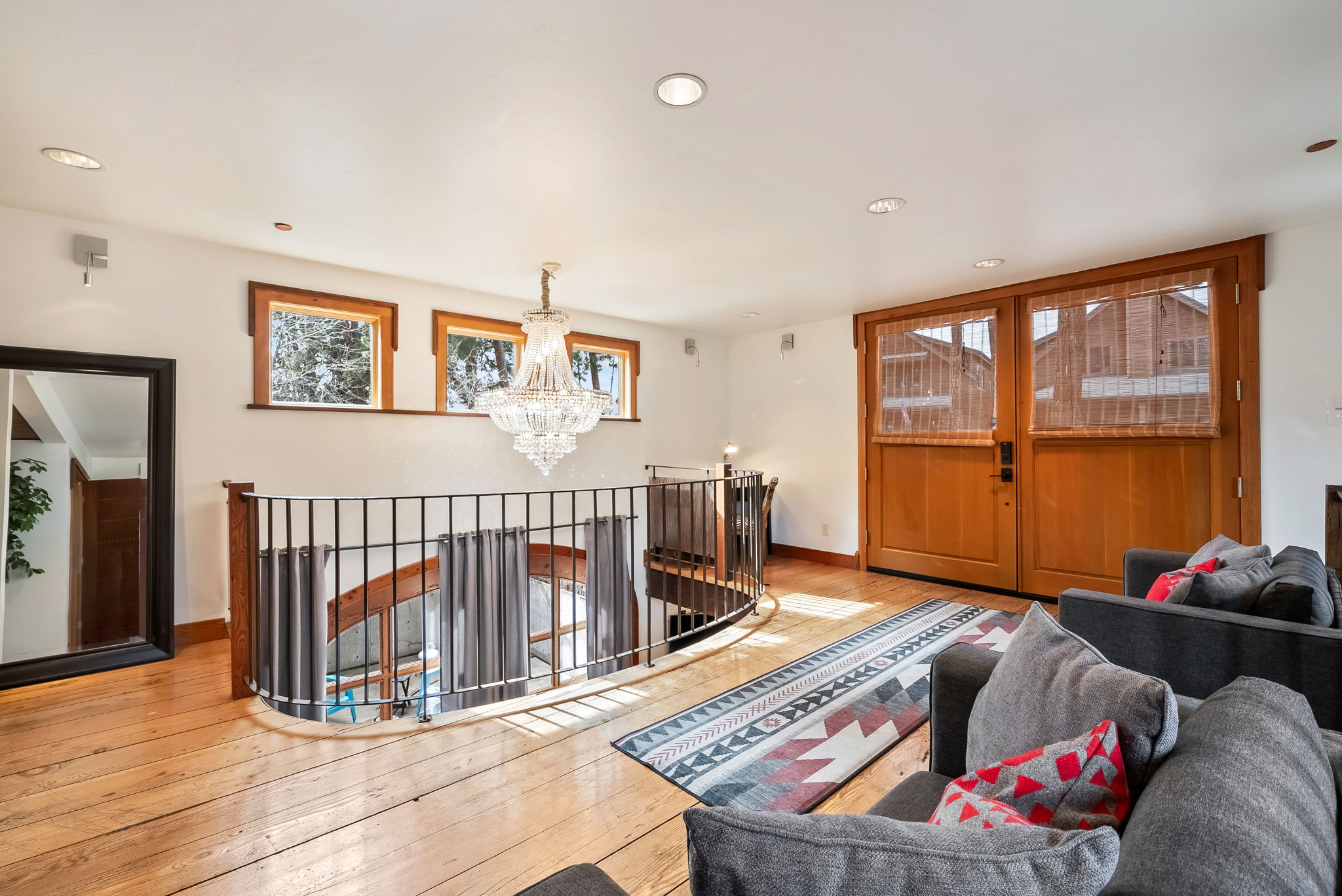 Pine Street Loft | Sisters Loft Retreat | Walk to Everything | Family ...