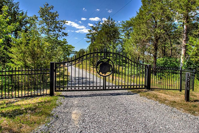 Lakefront Mountain Retreat | Venture Smoky Mountains