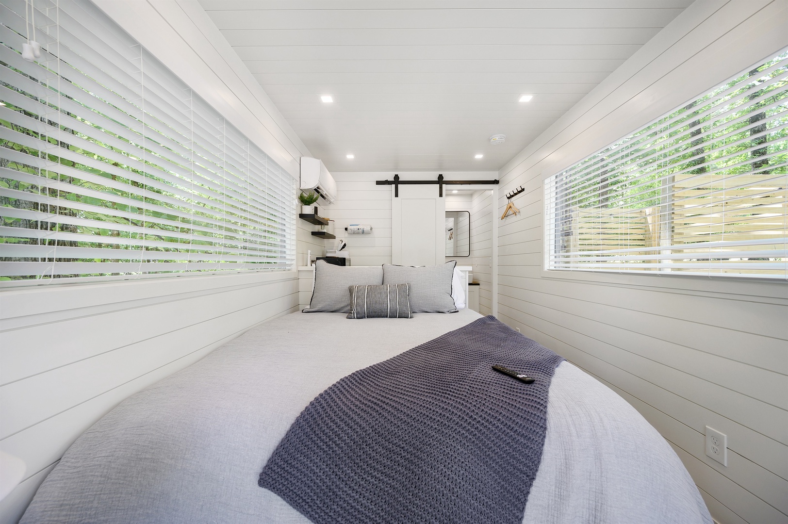 "Off the Clock" - Couples Cabin (My Happy Place Cabins)