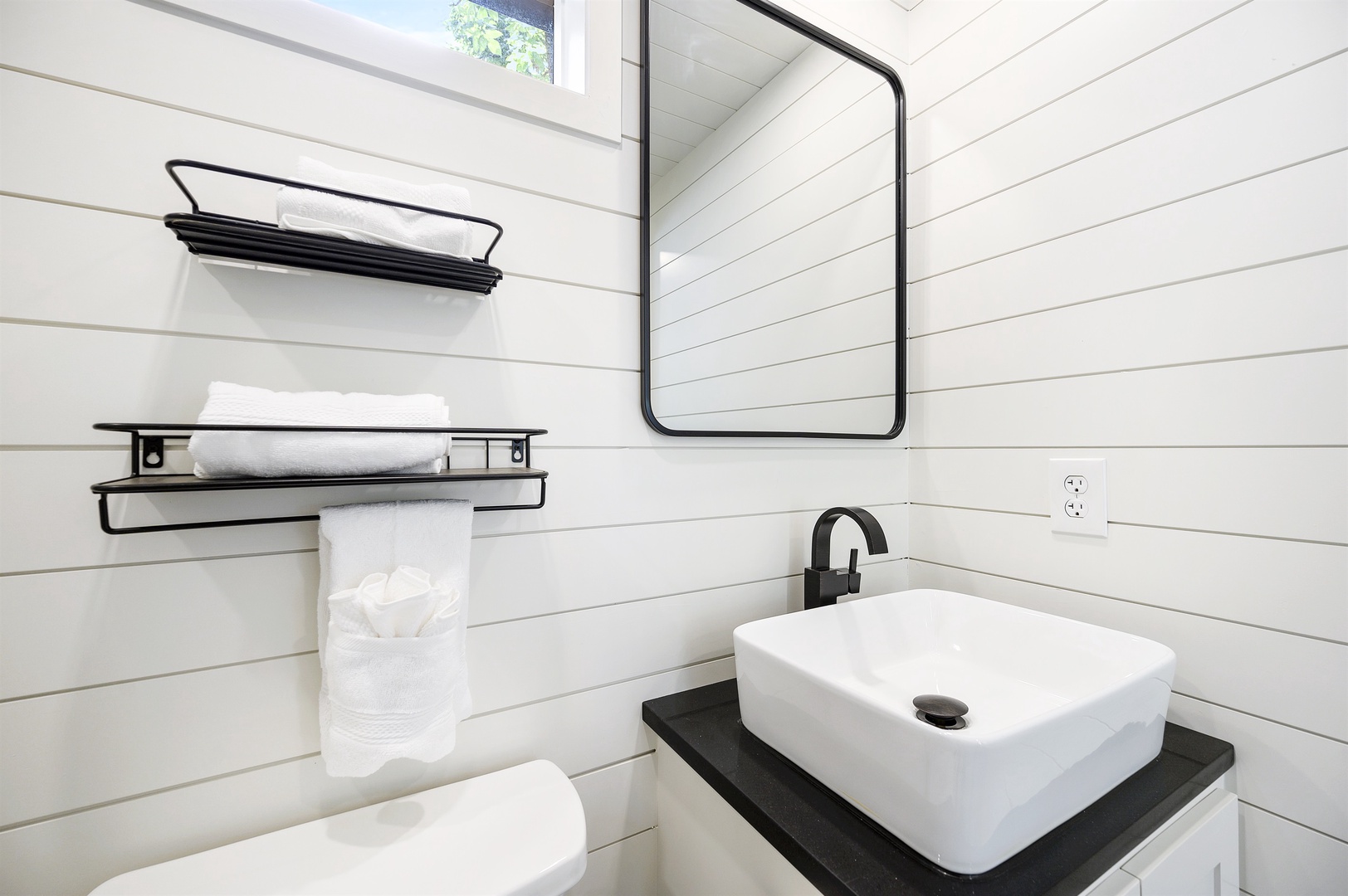 "Off the Clock" - Couples Cabin (My Happy Place Cabins)