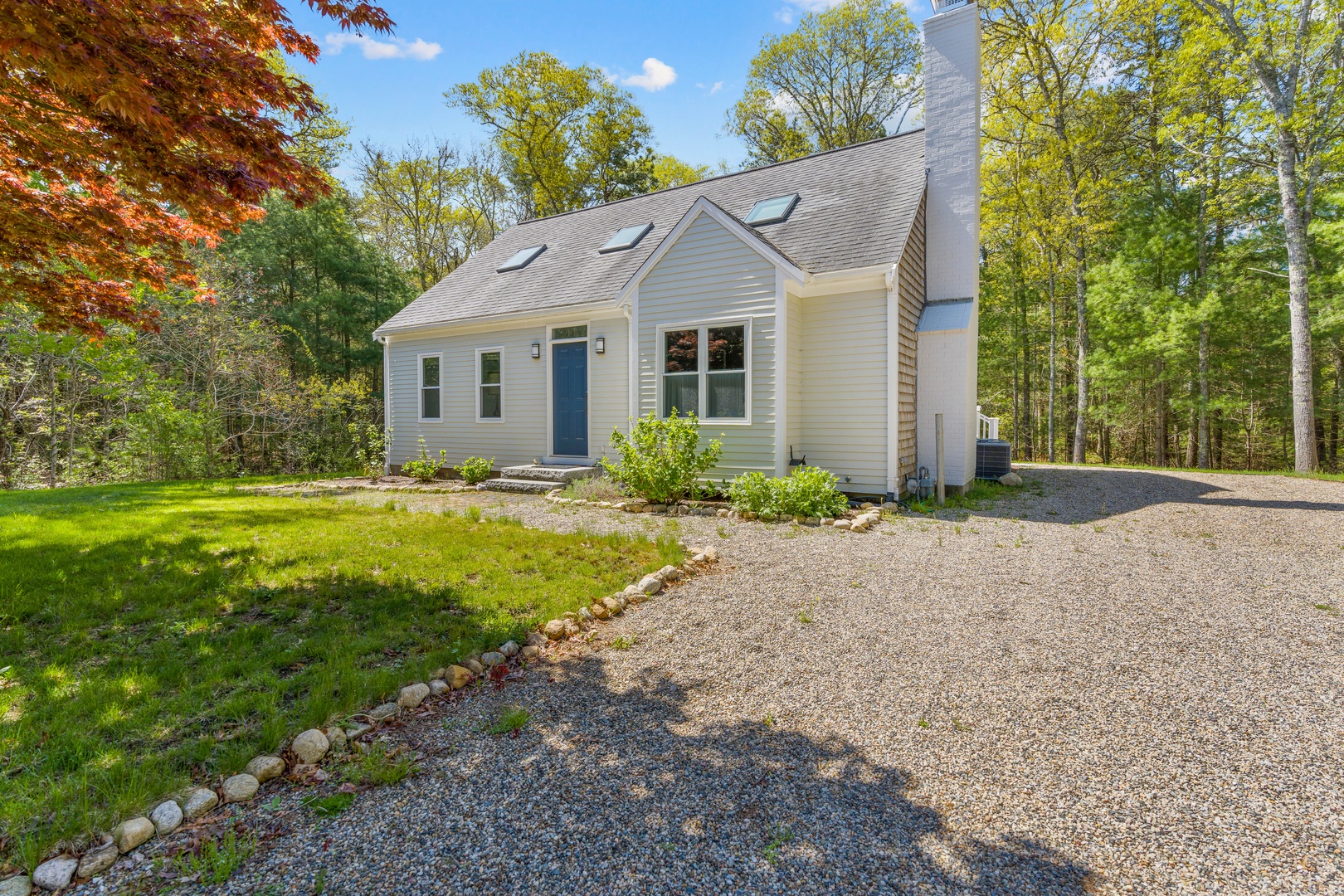 Cottage on Jenkins Pond