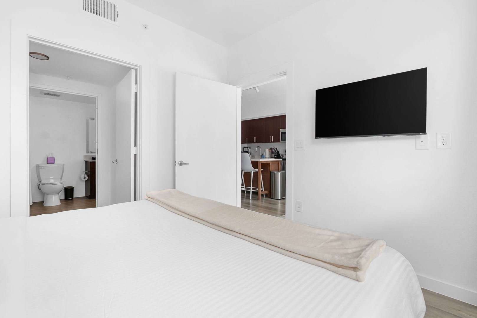 Resia Rayzor Ranch #1218 | Bright designer 1BR | Denton