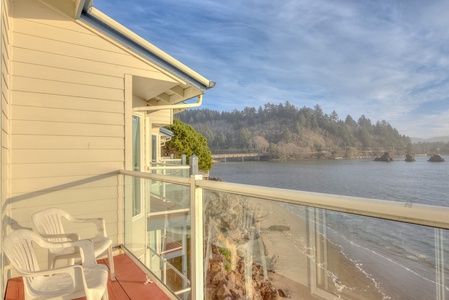 Lincoln City Vacation Rentals - Meredith Lodging